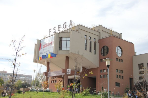 Campusul FSEGA rămâne închis până la iarnă. Studenţii celei mai mari ...