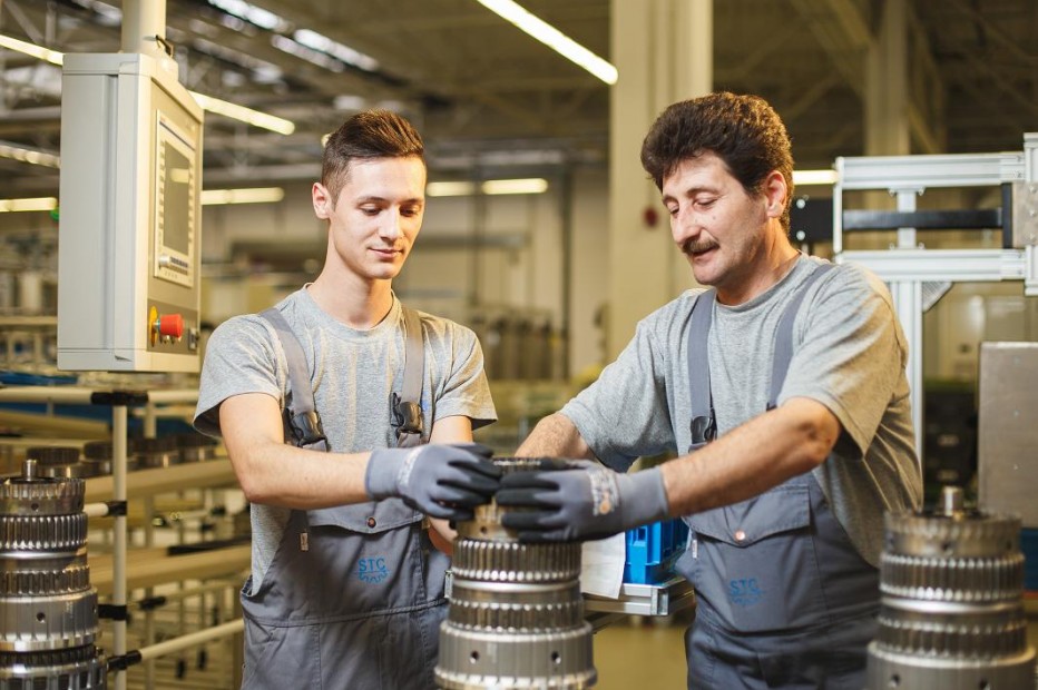 Daimler a lansat la Sebeș producţia cutiilor de viteze automate cu nouă ...