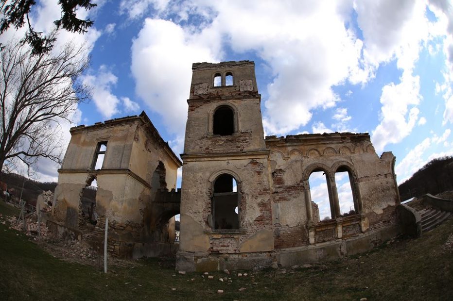 FOTO | Uitat și neiertat: Castelul Bay din Treznea - Transilvania Reporter