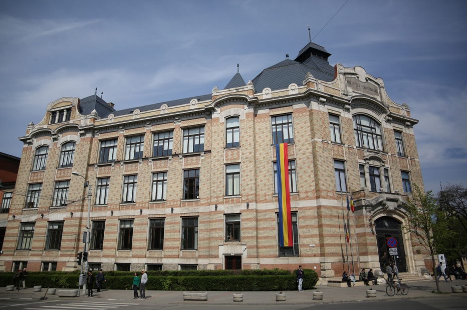 BCU Cluj și-a deschis sala de lectură pentru 41 de persoane. Peste ...